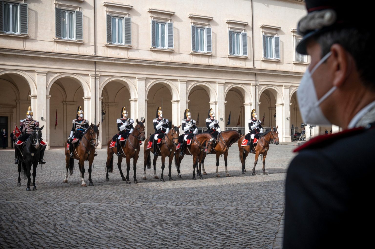 I Corazzieri, la guardia del Capo dello Stato. Tutto quello che c’è da ...