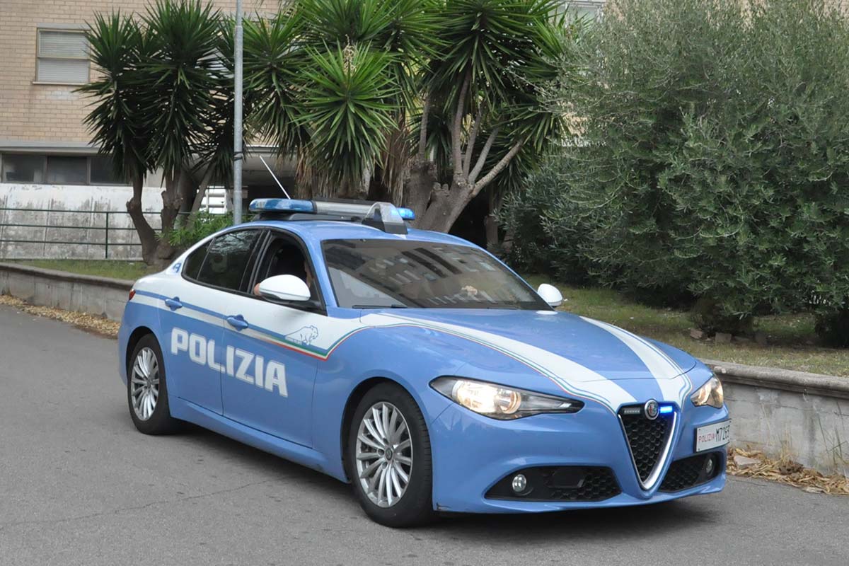 Truffano anziana madre facendole credere che il figlio è in difficoltà ...